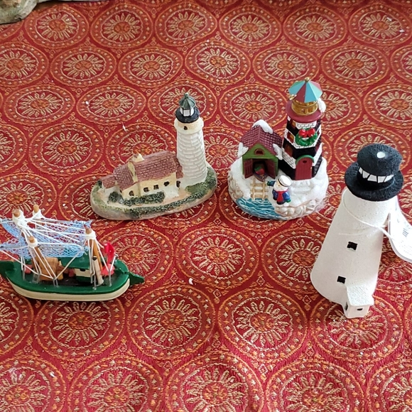 None | Accents | Set Of Mini Lighthouses And Boat | Poshmark